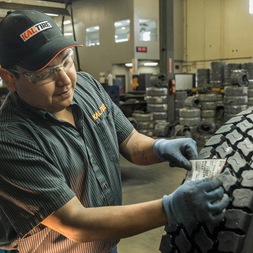 Single-use Commercial Tire vs Premium Commercial Tire | Kal Tire