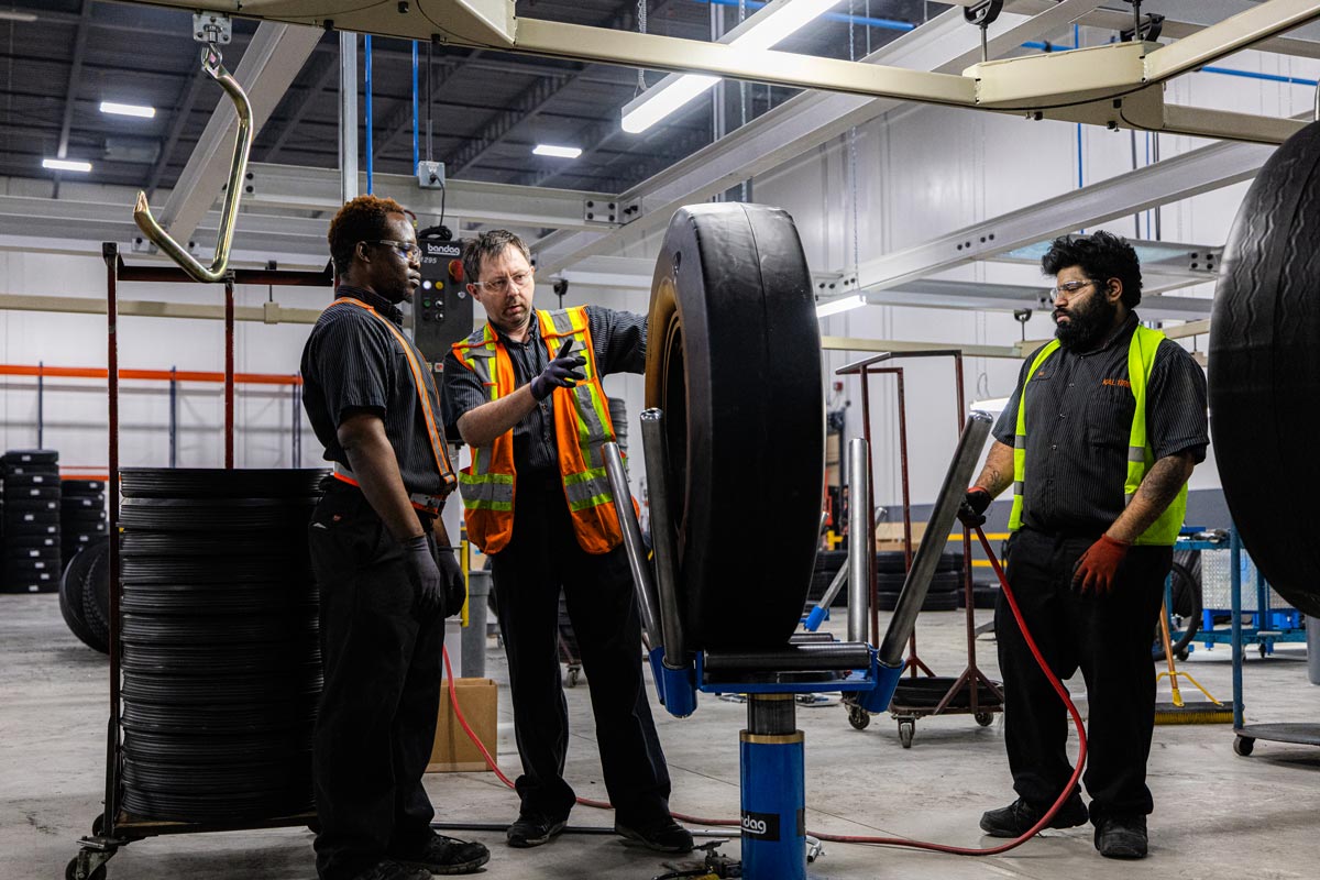 Commercial Semi Truck Tires and Bus Tires in Canada | Kal Tire